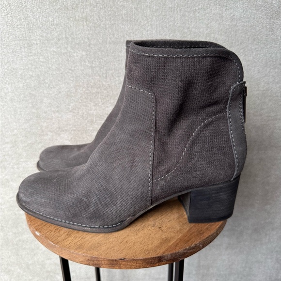 Aquatalia | Shoes | Aquatalia Taylor Dark Grey Textured Suede Leather ...